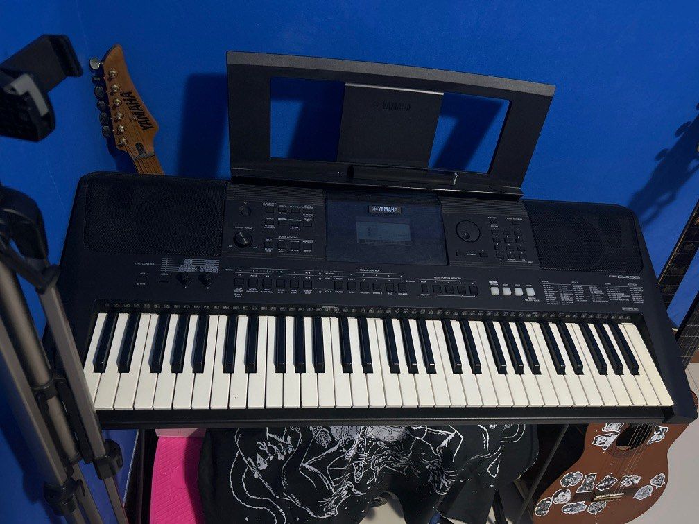 PSR E453 Yamaha Keyboard, Hobbies & Toys, Music & Media, Musical ...