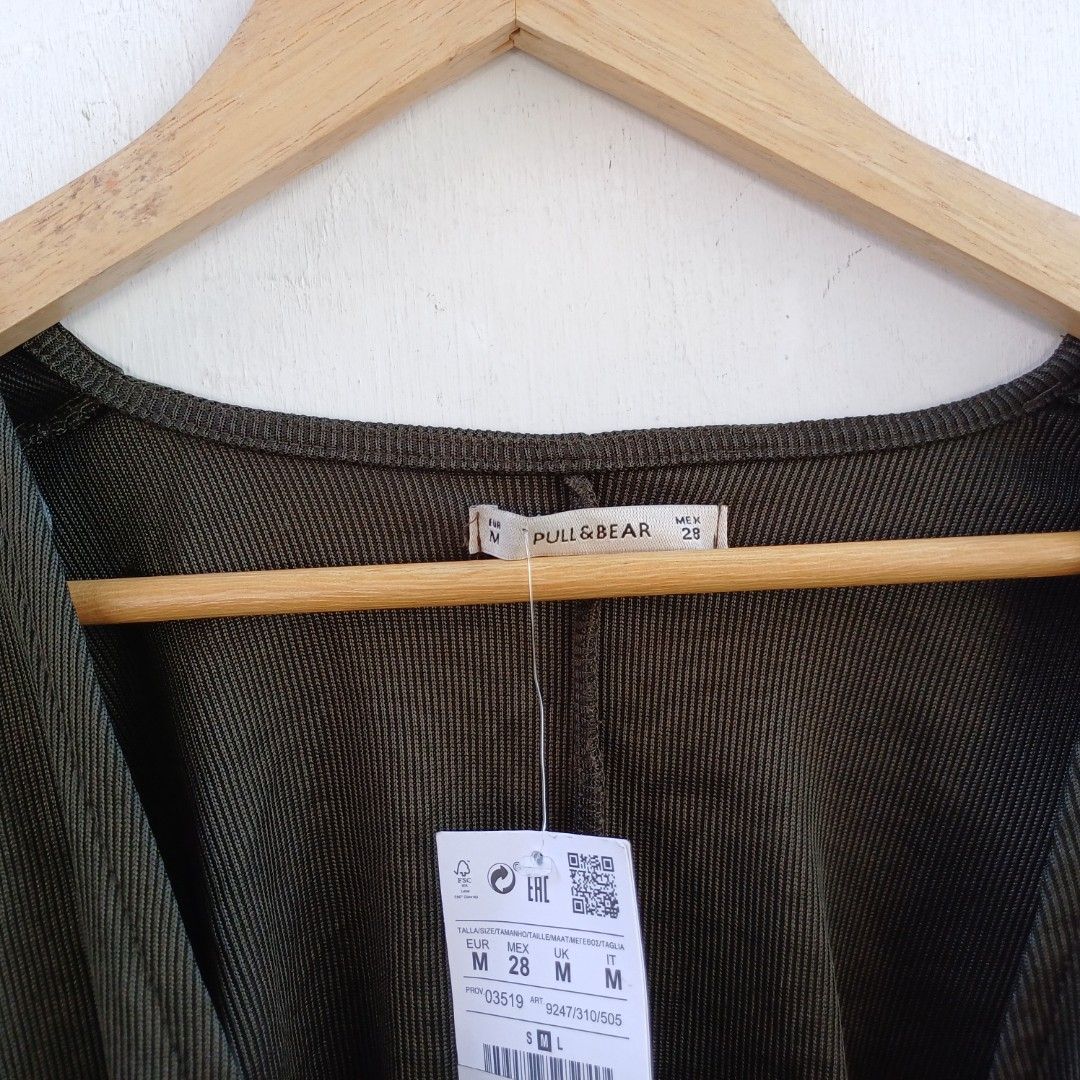 PULL&BEAR OLIVE BODYSUIT BARU ASLI ORIGINAL, Fesyen Wanita, Pakaian Wanita, Atasan di Carousell