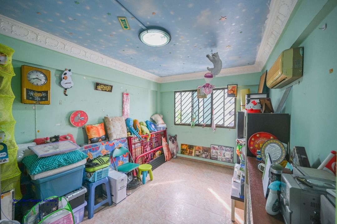 Renovated 4a Corner Unit Move In Condition Near To MRT, Amenities ...