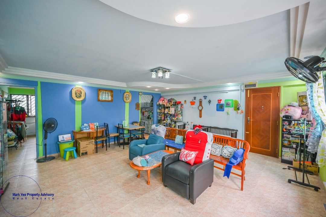 Renovated 4a Corner Unit Move In Condition Near To MRT, Amenities ...