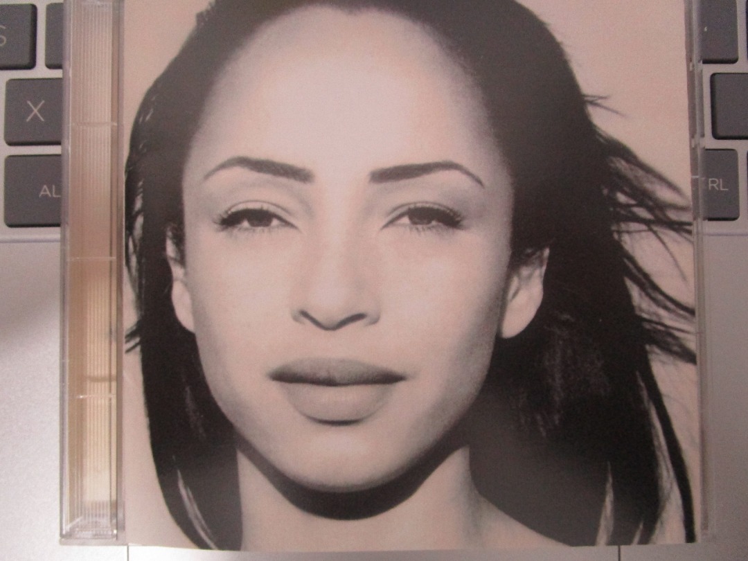 Sade - The Best of Sade 日版 精選, 興趣及遊戲, 音樂、樂器 & 配件, 音樂與媒體 - CD 及 DVD ...