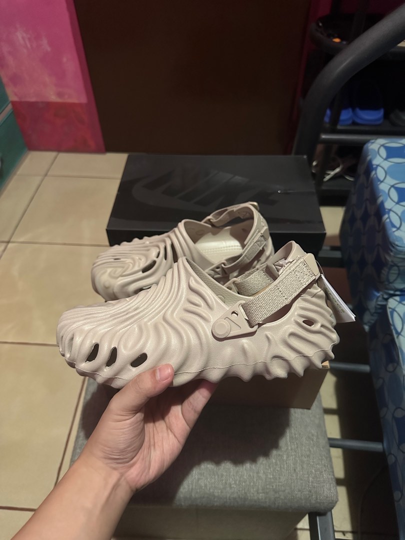 Salehe Horchata Crocs USM6, Men's Fashion, Footwear, Sneakers on Carousell