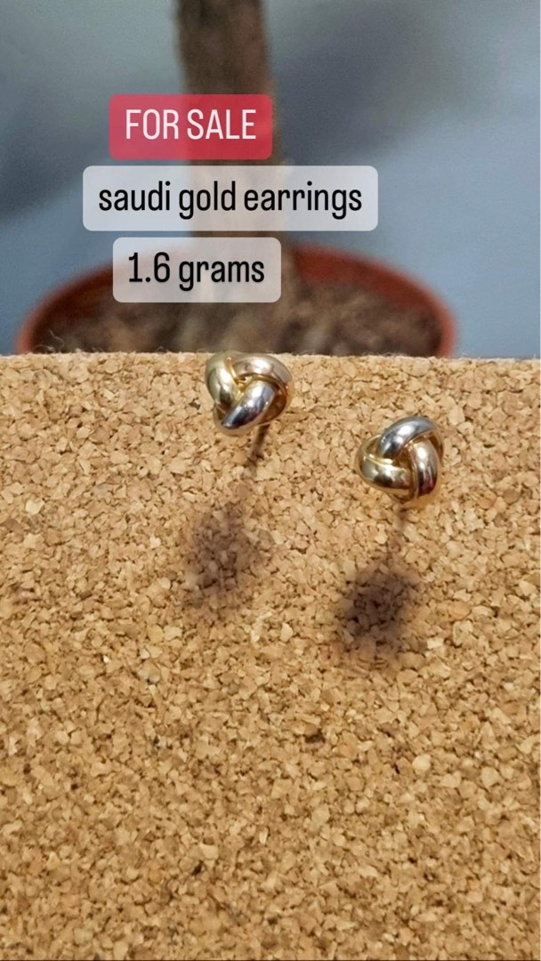 Saudi gold Earrings 1.6 grams on Carousell