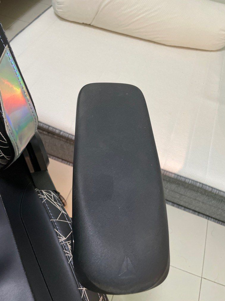 Secretlab KDA All Out Gaming Chair, Furniture & Home Living, Furniture ...