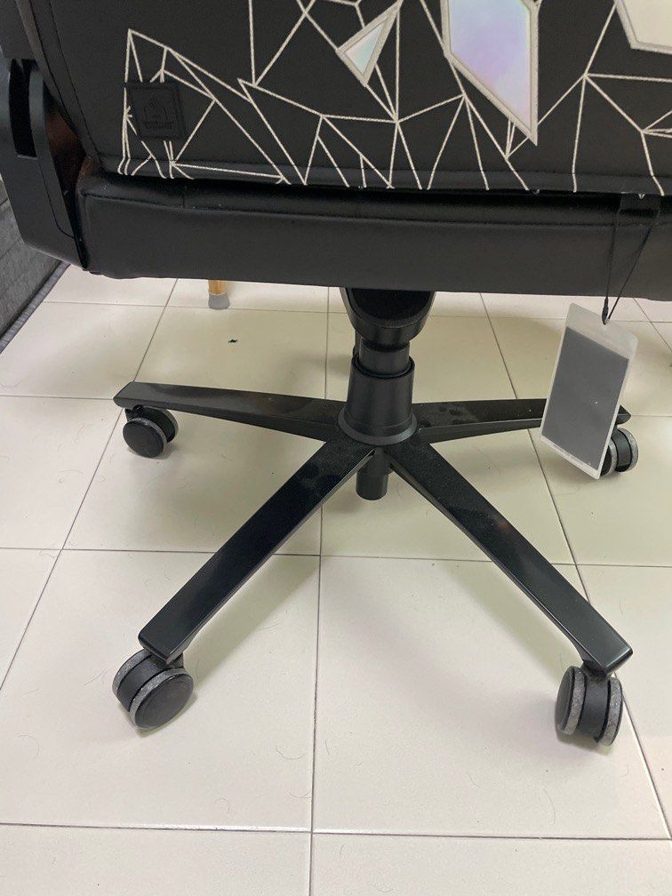 Secretlab KDA All Out Gaming Chair, Furniture & Home Living, Furniture ...