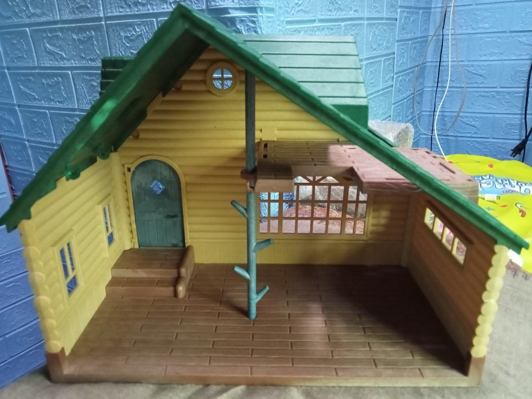Sylvanian log in Cabin green roof, Hobbies & Toys, Toys & Games on ...