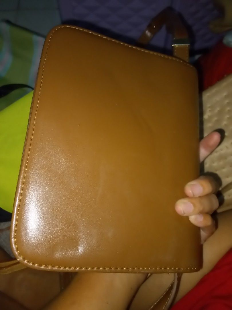 Tas coklat, Fesyen Wanita, Tas & Dompet di Carousell