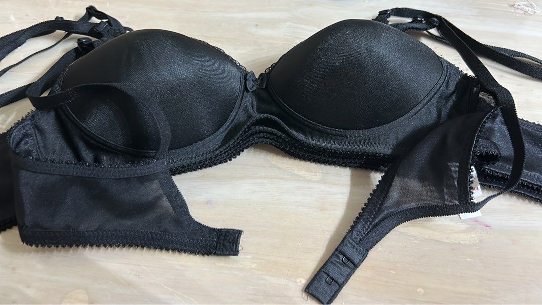 Triumph bra 80A brand new, Women's Fashion, New Undergarments & Loungewear on Carousell