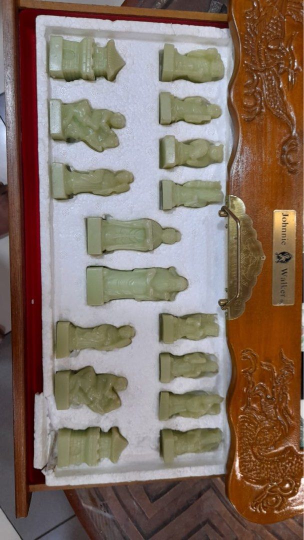 Vintage Johnny Walker Chessmaster Set, Hobbies & Toys, Collectibles ...