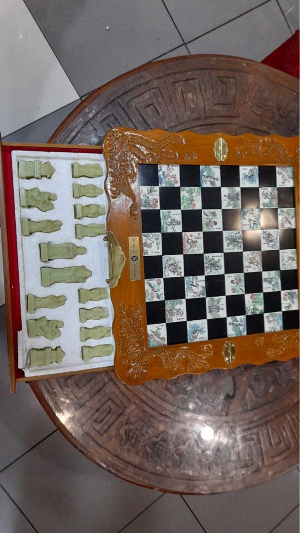 Vintage Johnny Walker Chessmaster Set, Hobbies & Toys, Collectibles ...