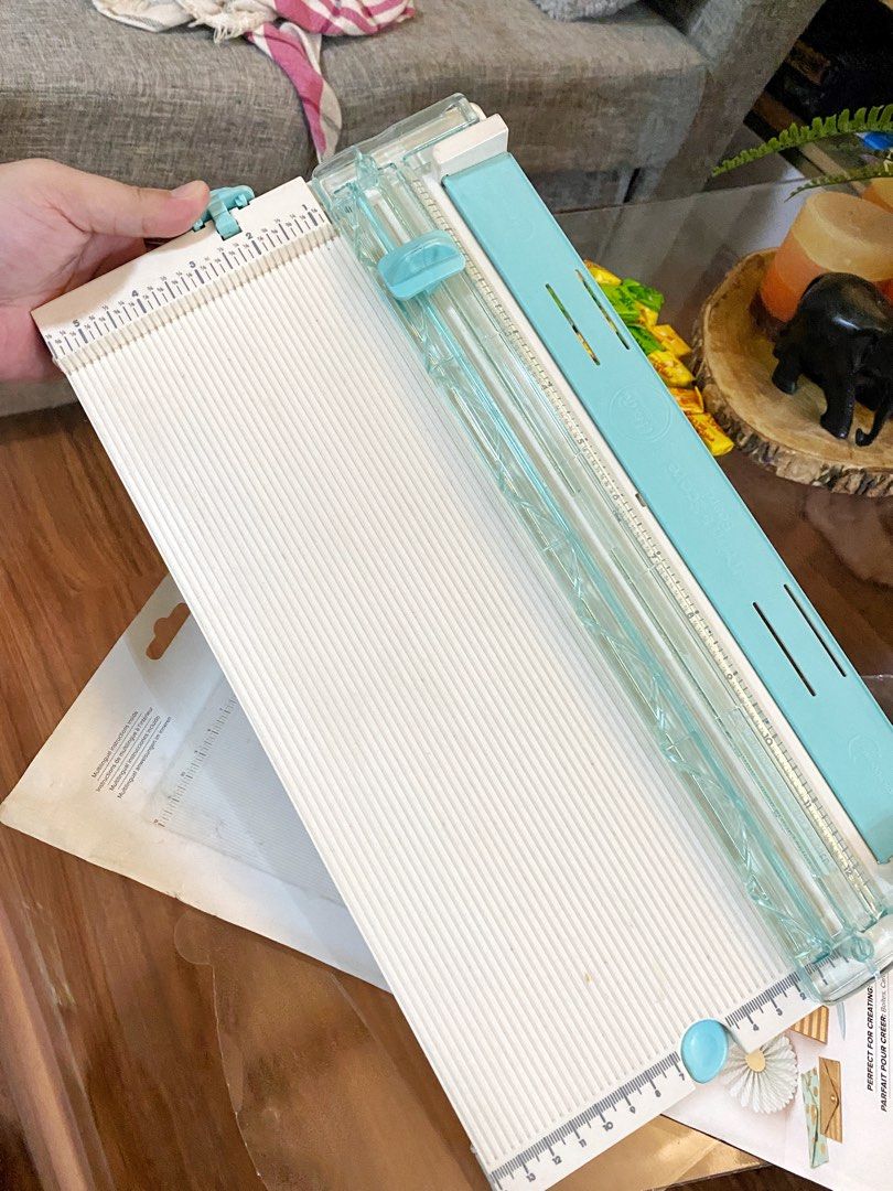 WE R MEMORY KEEPER TRIM AND SCORE BOARD 12 x 12 inch board on Carousell