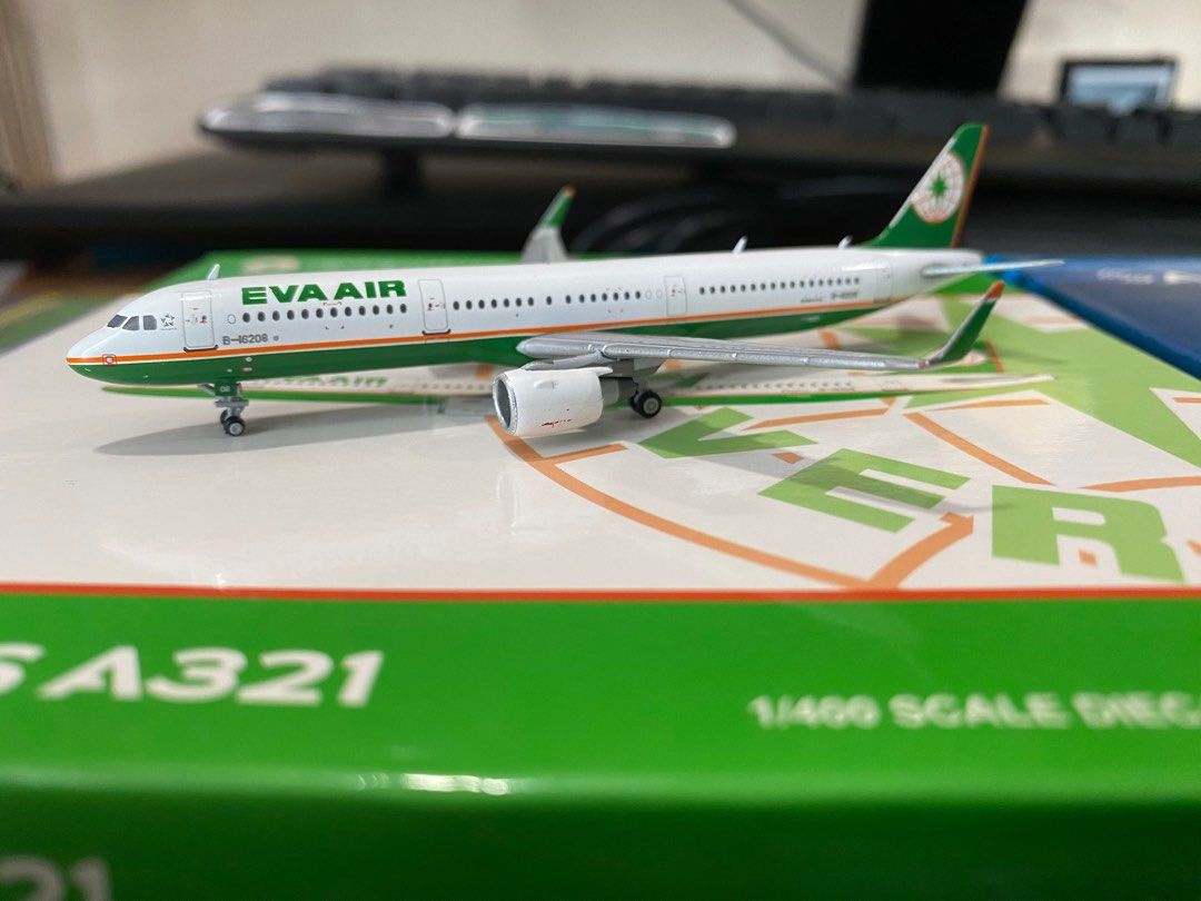 1:400 Eva air A321 by Jc wings and 1:400 Corsair international A330-200 ...