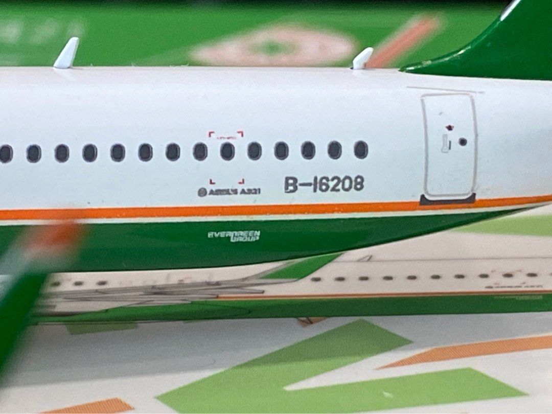 1:400 Eva air A321 by Jc wings and 1:400 Corsair international A330-200 ...