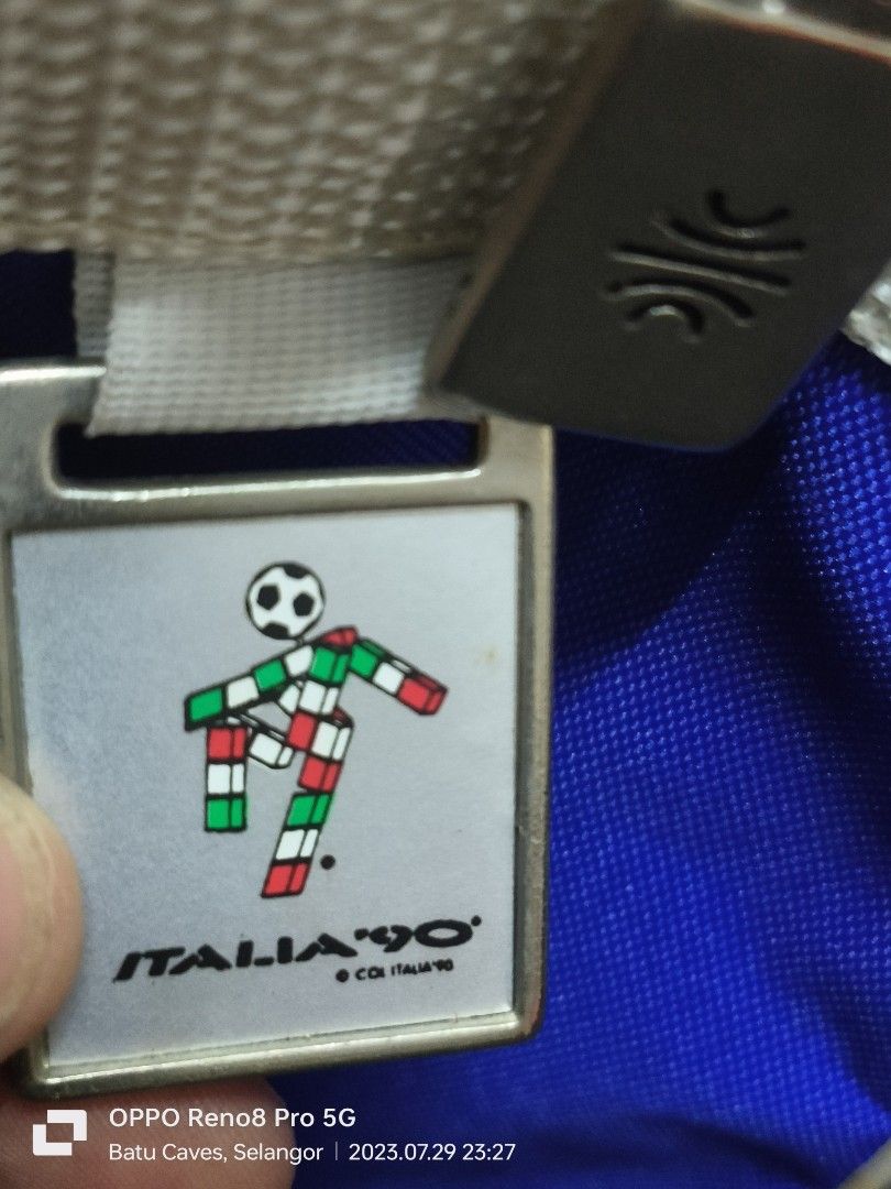 Beg balik kg vintage worldcup 1990, Women's Fashion, Bags & Wallets ...