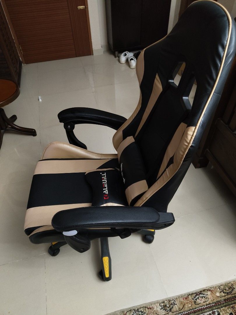 Gaming Chair, Furniture & Home Living, Furniture, Chairs on Carousell
