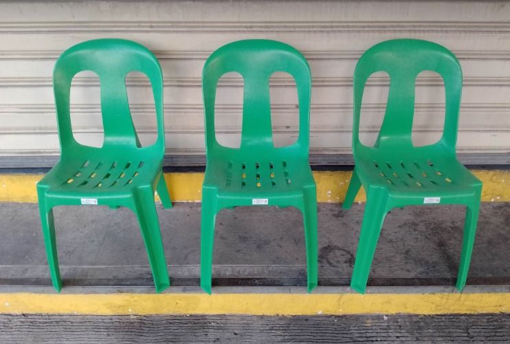 GREEN PEARL WAVE MONOBLOCK CHAIRS on Carousell