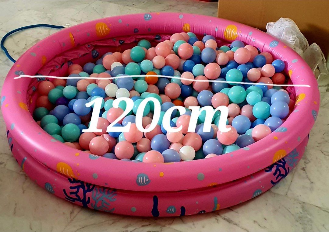 Inflatable swimming pool/ ball pit, Babies & Kids, Infant Playtime on Carousell