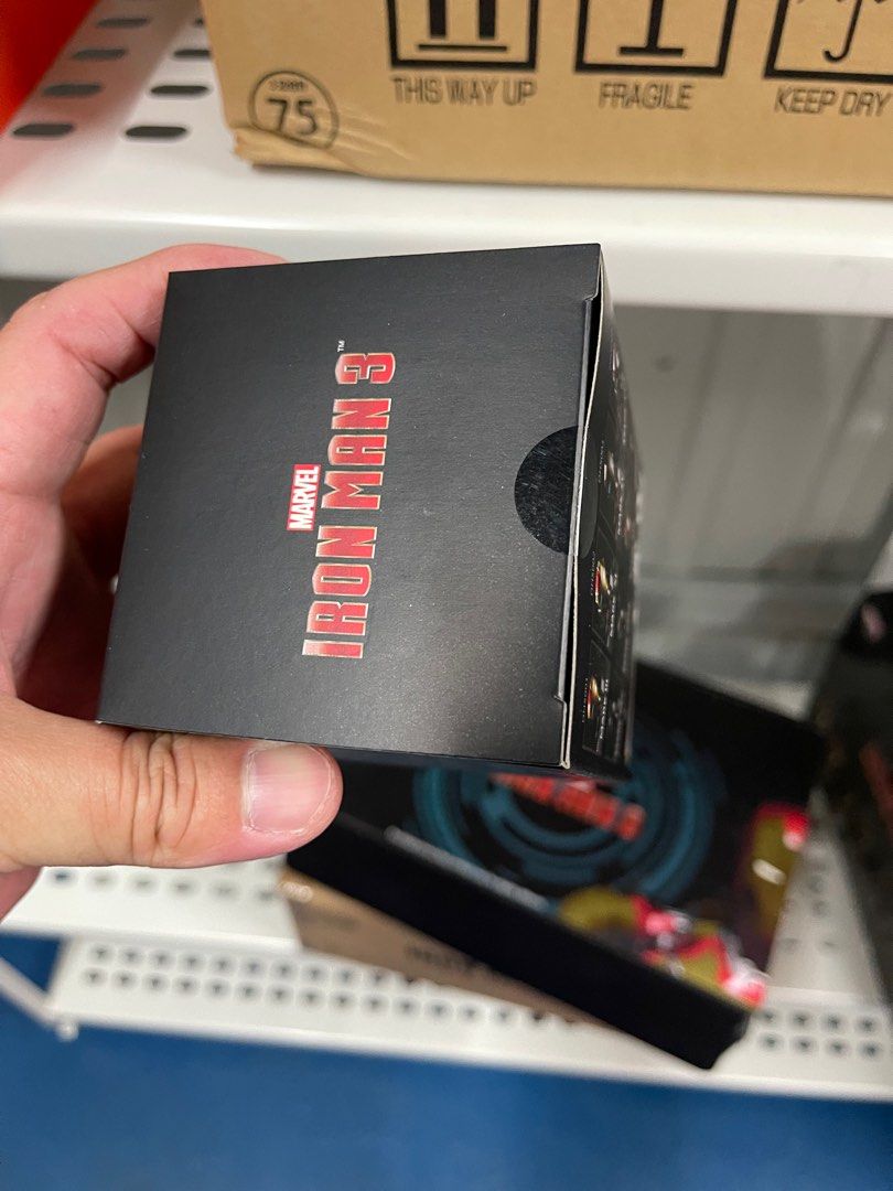 King Arts - Ironman 1/5th scale bust + display cases MISB, Hobbies ...