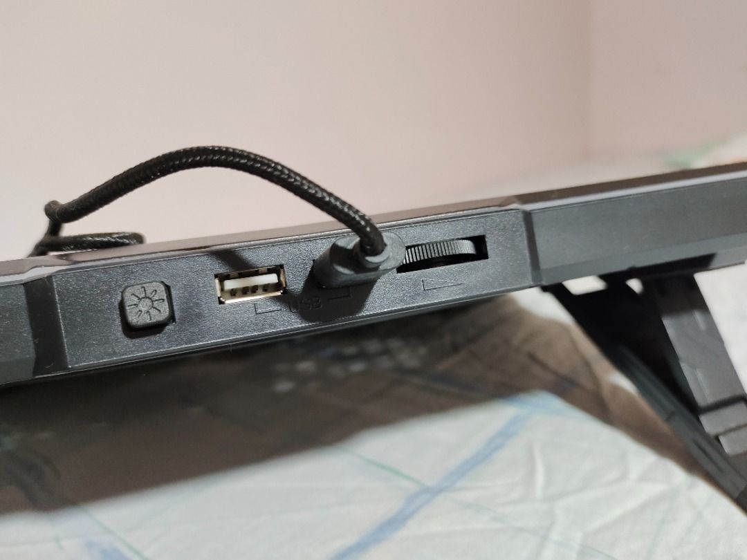 Laptop Cooling Stand | Marvo FN-40 on Carousell
