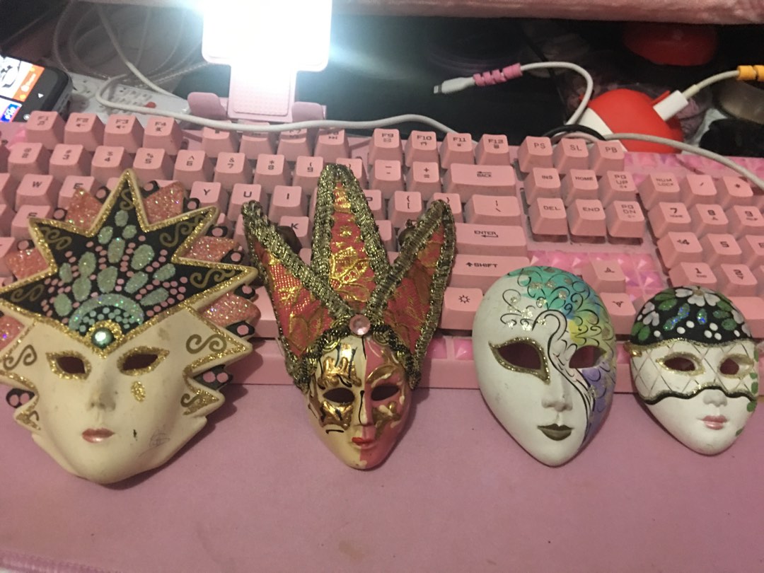 MARDI GRAS MASK MINI DECOR CERAMIC TAKE ALL, Health & Nutrition, Face ...