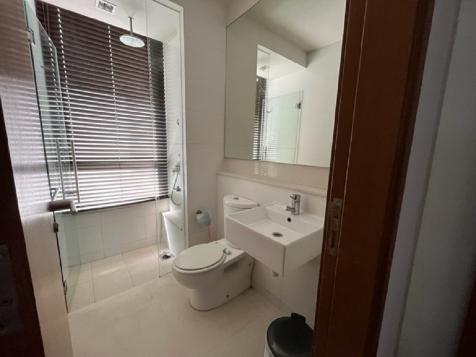 Master Bedroom (Attached Bathroom)! Parkway Parade, Marine Parade. Lady ...
