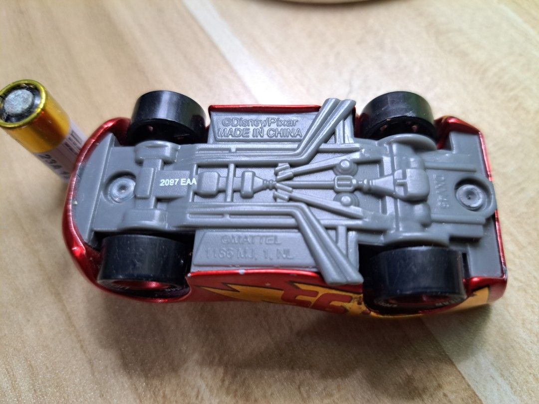 Mattel Disney Cars DXV45 Die-Cast Rust-Eze Racing Center Lightning ...