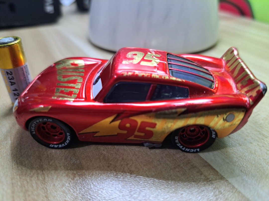 Mattel Disney Cars DXV45 Die-Cast Rust-Eze Racing Center Lightning ...