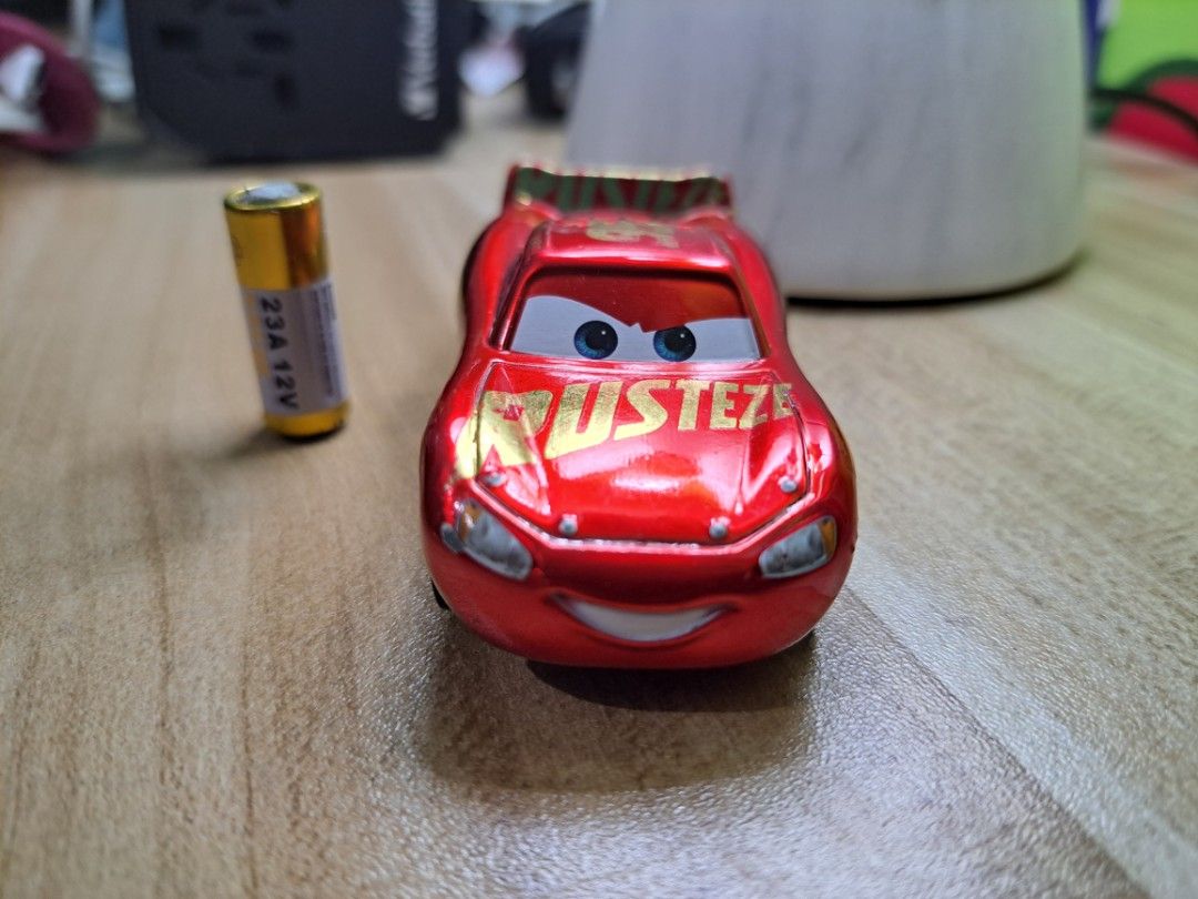 Mattel Disney Cars DXV45 Die-Cast Rust-Eze Racing Center Lightning ...