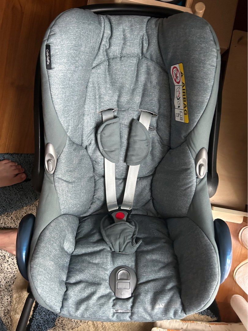 Maxi Cosi Cabriofix Car seat with Isofix Base, Babies & Kids, Going Out ...