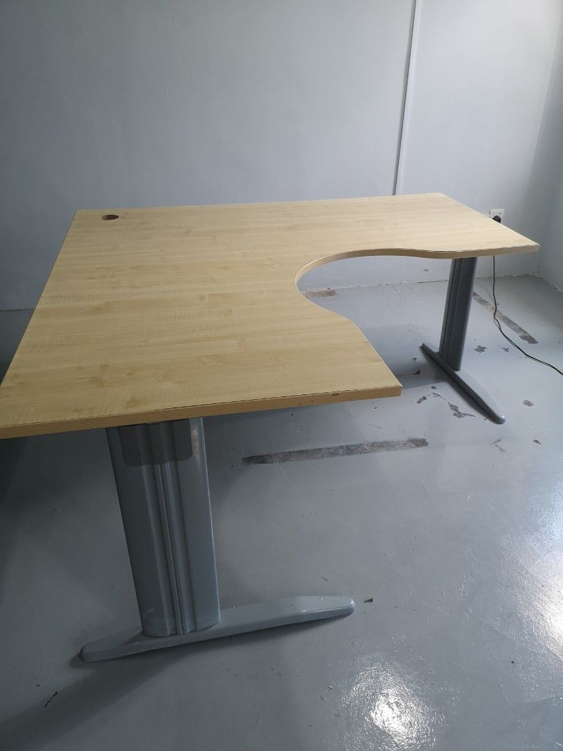 Meja pejabat L / Office Table L Shape, Furniture & Home Living ...