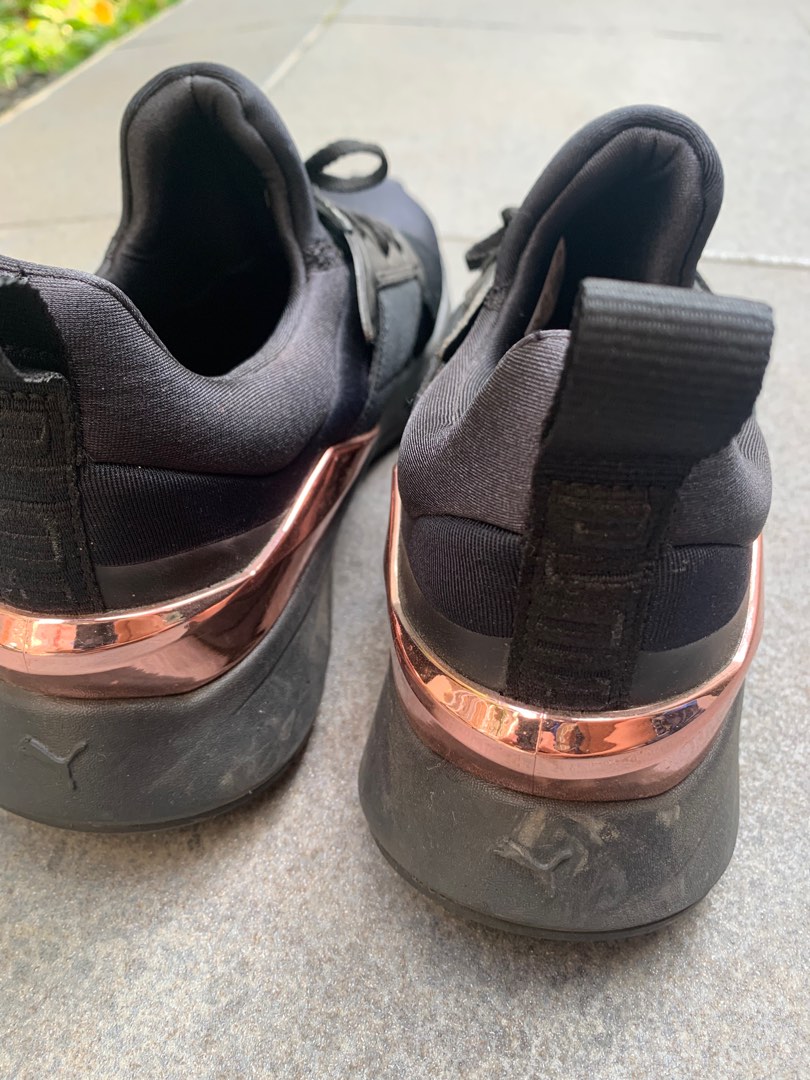 Puma pink hitam like new, Fesyen Wanita, Sepatu di Carousell