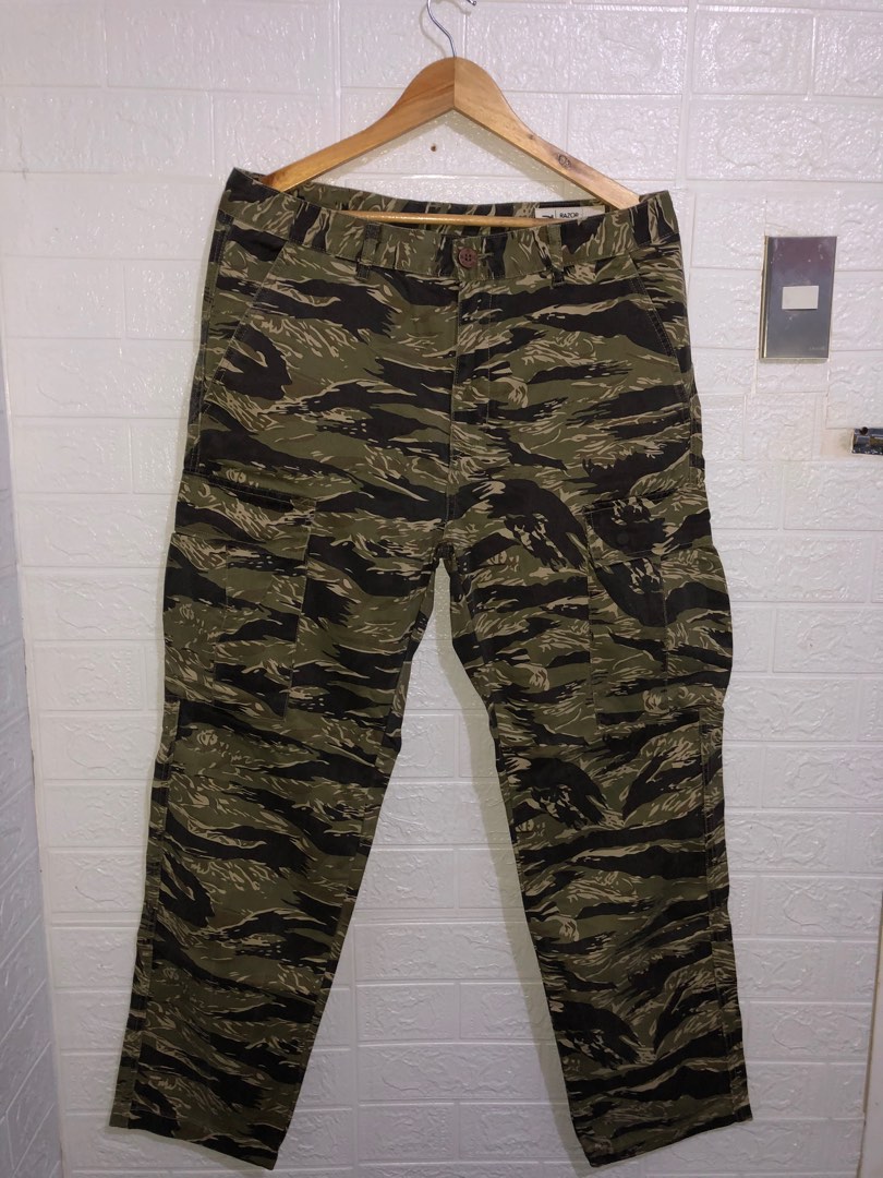 RAZOR TAPPERED CARGO PANTS, Men's Fashion, Bottoms, Jeans on Carousell