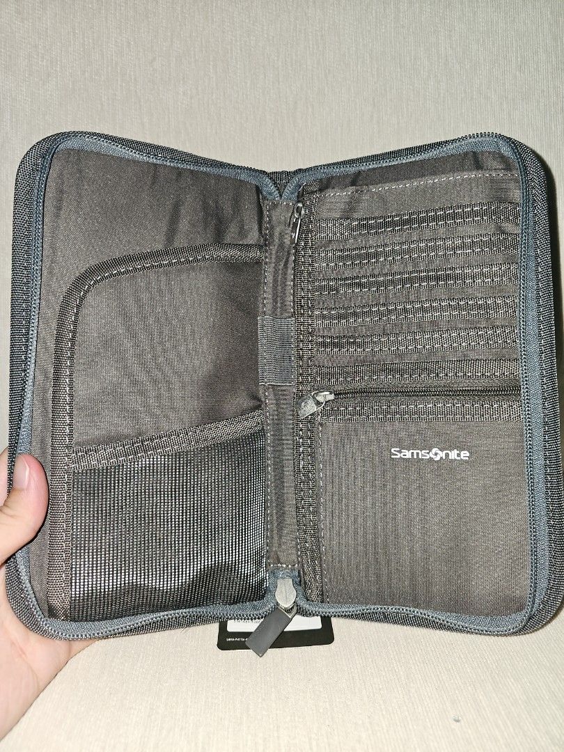 Samsonite wallet, Men's Fashion, Watches & Accessories, Wallets & Card ...