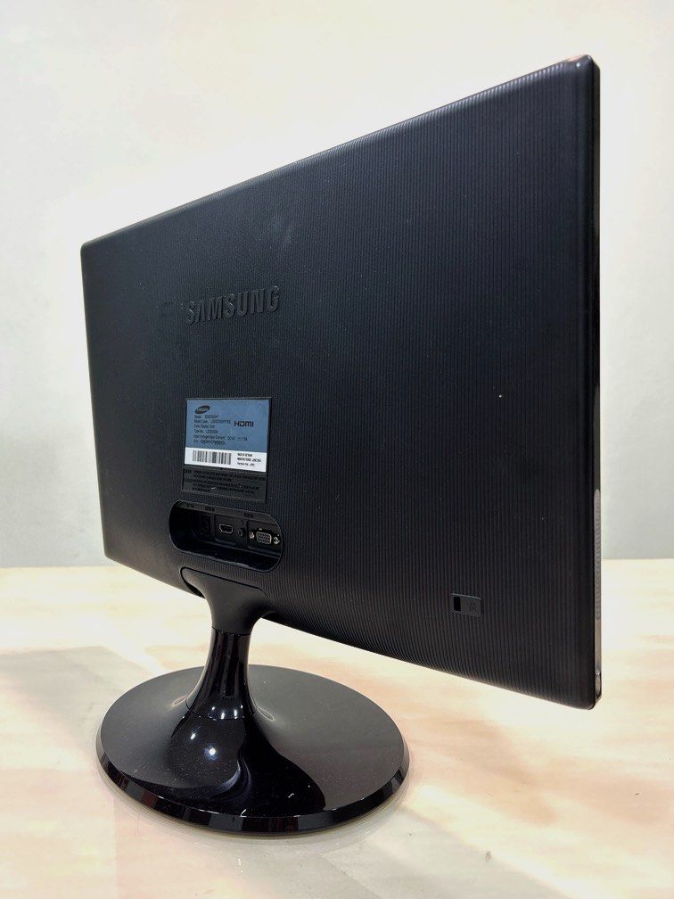 Samsung 20-inch Desk Monitor, Computers & Tech, Desktops on Carousell