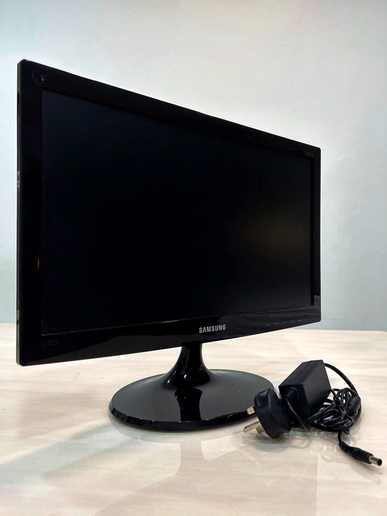 Samsung 20-inch Desk Monitor, Computers & Tech, Desktops on Carousell
