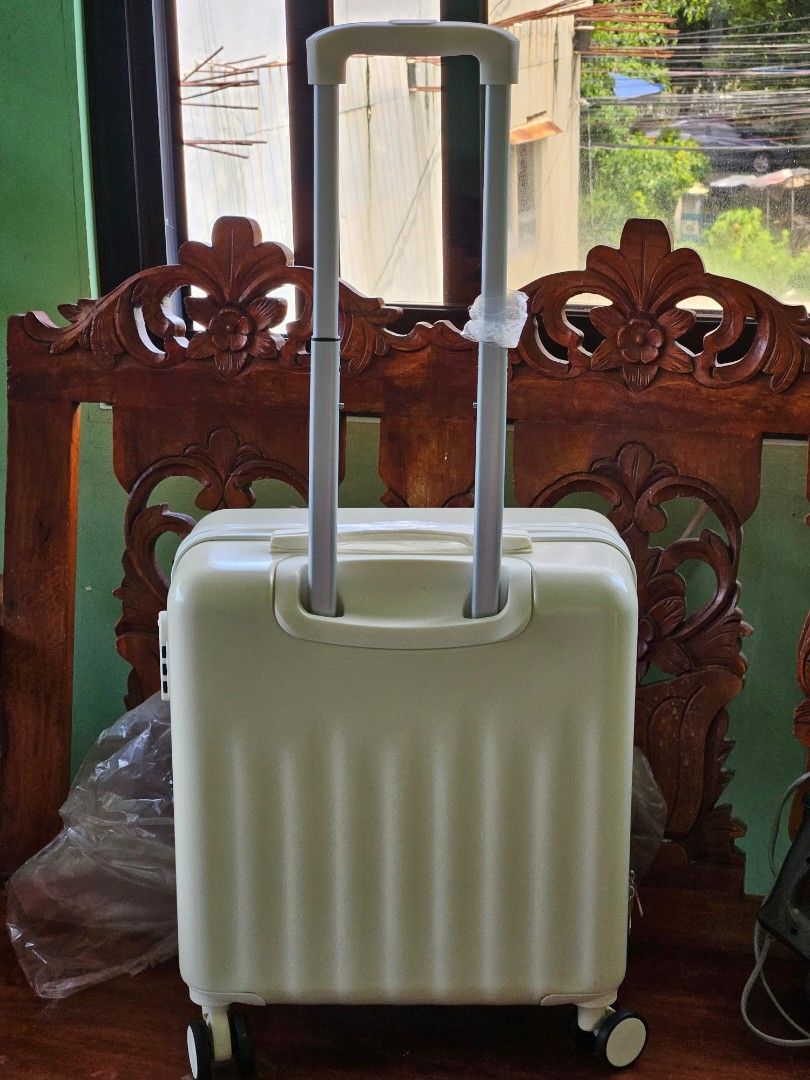 Samsung Luggage Bag, Hobbies & Toys, Travel, Luggage on Carousell