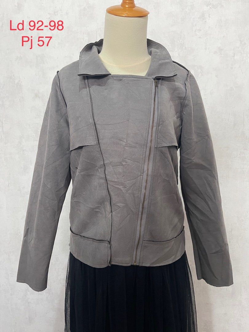 Sara coat suede wanita warna abu, Fesyen Pria, Pakaian , Baju Luaran di ...