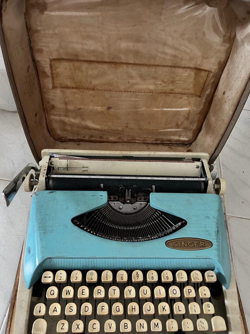 Singer brand typewriter, Hobbies & Toys, Memorabilia & Collectibles ...