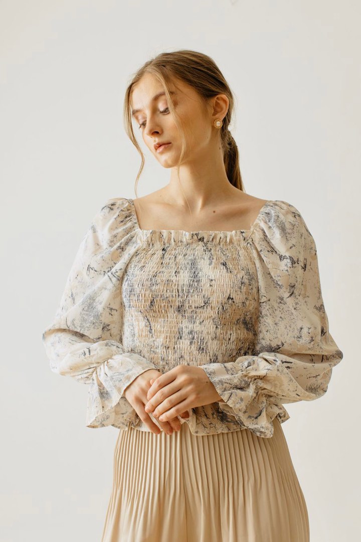 SOMEDAY Nuala Smock Top / Sabrina / cute top / korean top, Fesyen ...