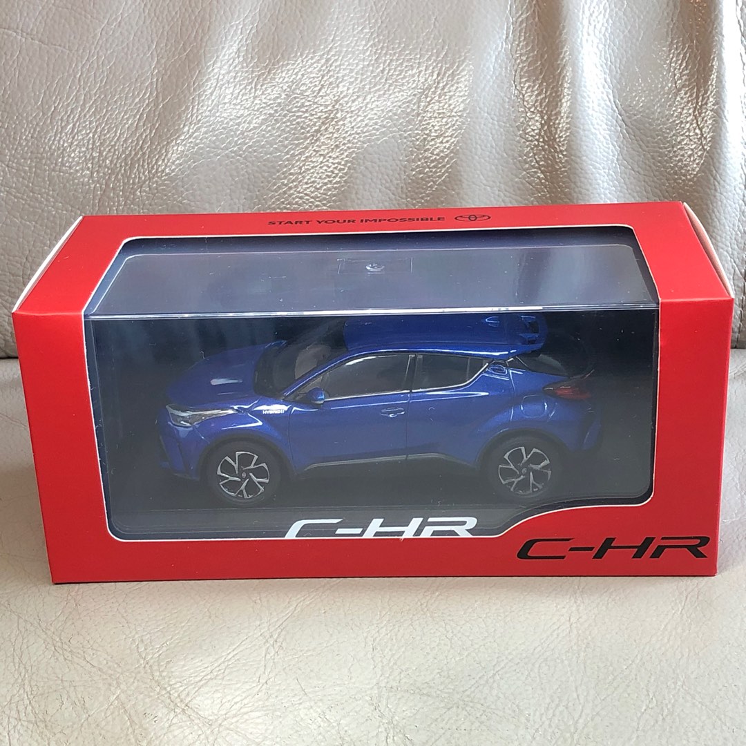 Toyota CHR C-HR 1:30 正廠豐田合金模型車非賣品 藍色, 興趣及遊戲, 玩具 & 遊戲類 - Carousell