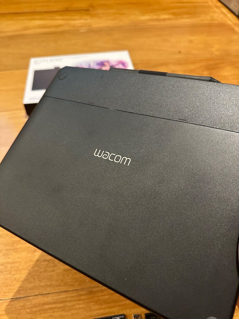 Wacom Intuos Comic Tablet (Medium)(Black) with Wacom Wireless Kit on ...