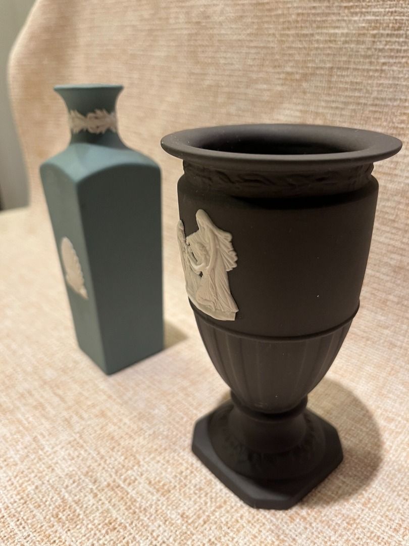 Wedgewood Jasperware teal green shell vase and black basalt Pedestal ...