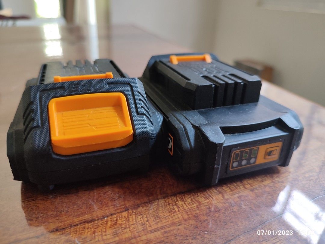 2 x Ingco 20 V batteries E20 series, Commercial & Industrial ...