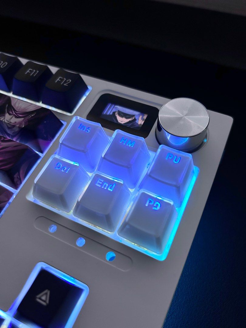87% TKL custom mechanical keyboard (White jelly + Jujutsu Kaisen ...