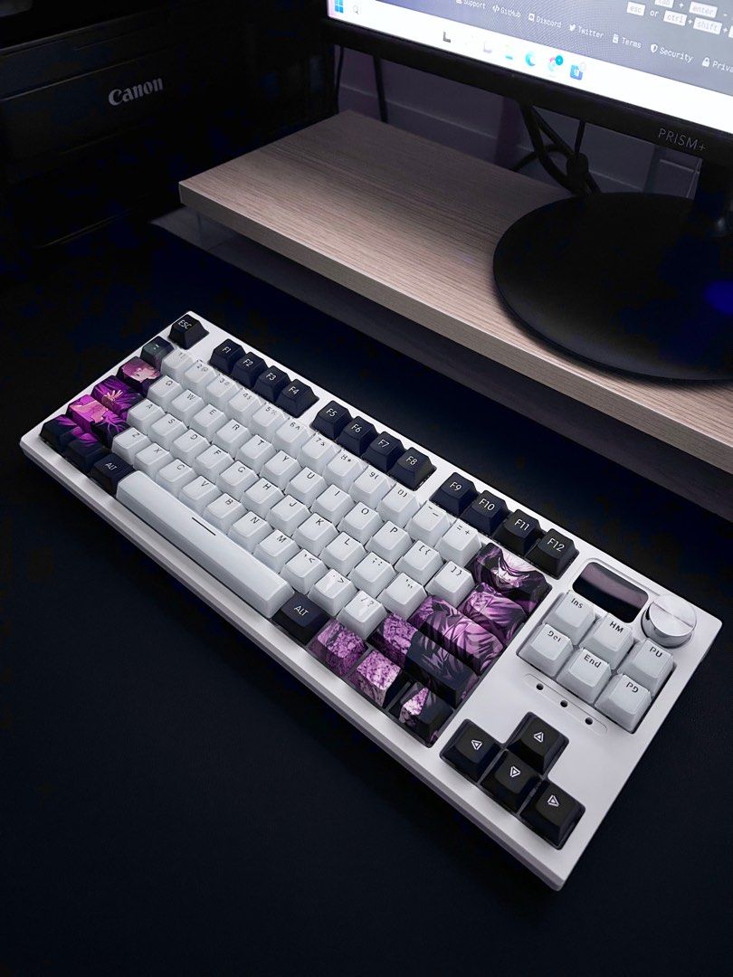 87% TKL custom mechanical keyboard (White jelly + Jujutsu Kaisen ...