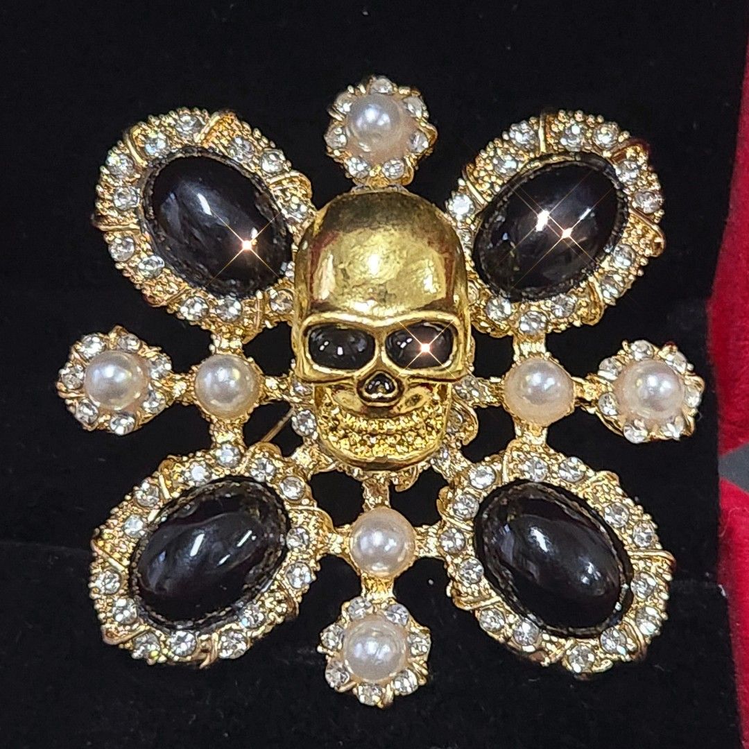 "BEAUTY FOR ASHES" BN Rare 1970's Rockstar Skull Brooch Cold Gold Jet ...