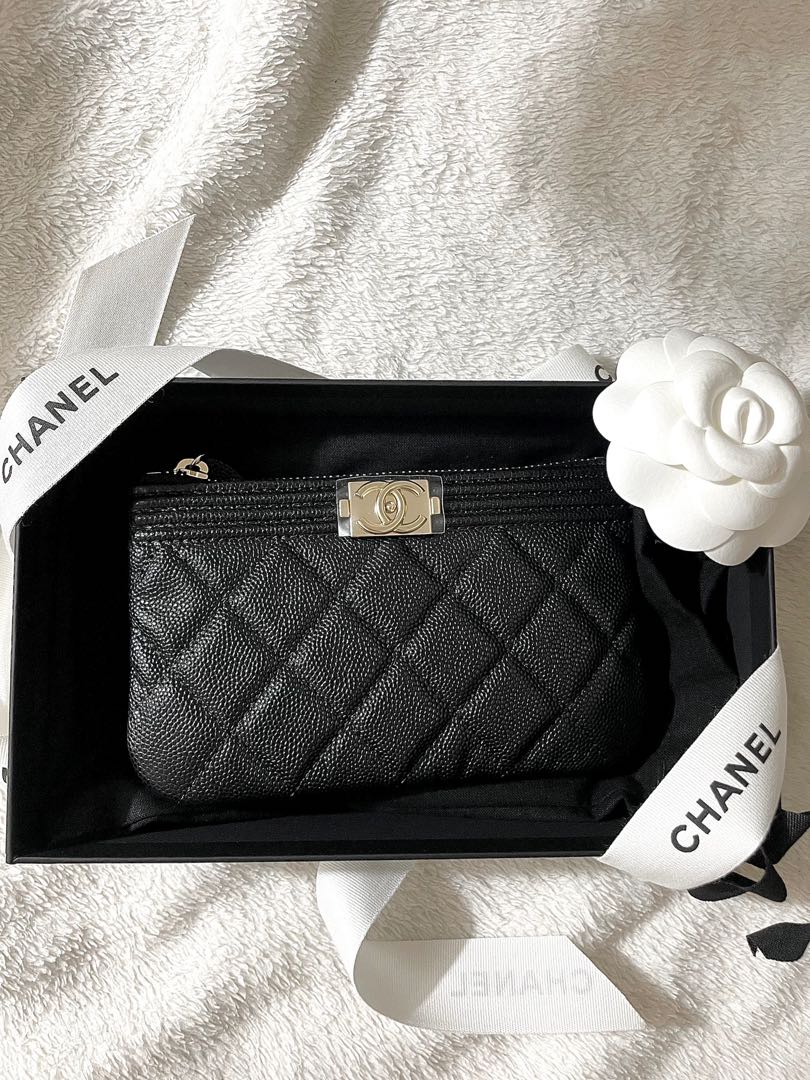 ⚠️全新Chanel Boy mini pouch o case 淡金扣, 名牌, 手袋及銀包 - Carousell