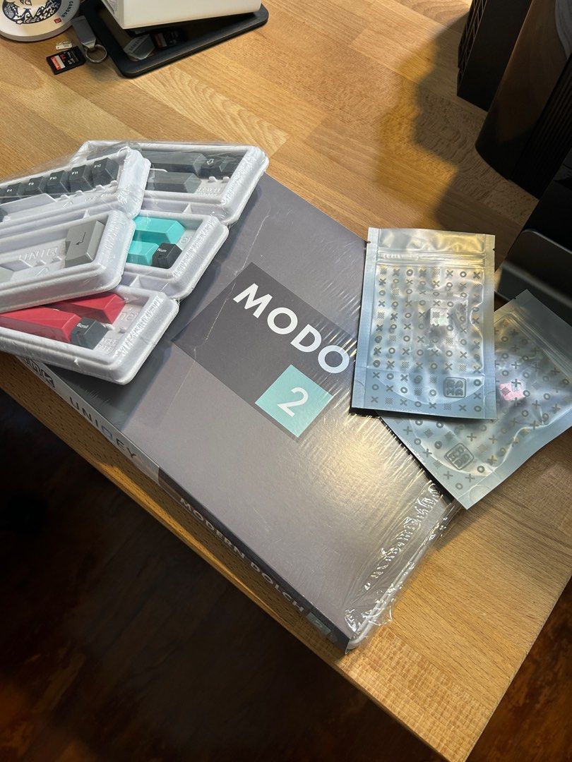 GMK Modern Dolch 2 - Base + Aesthetic + Alternate + Rama, Computers ...