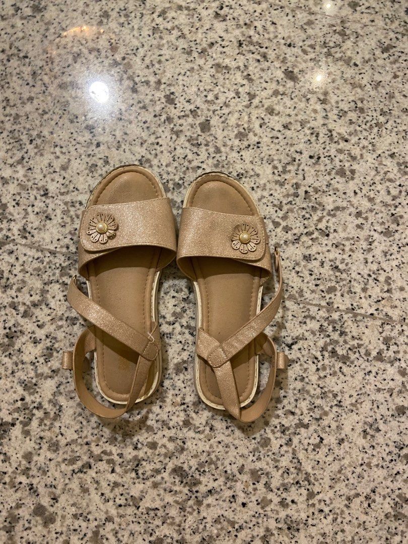 Golden Sandals (girl), Women's Fashion, Footwear, Sandals on Carousell