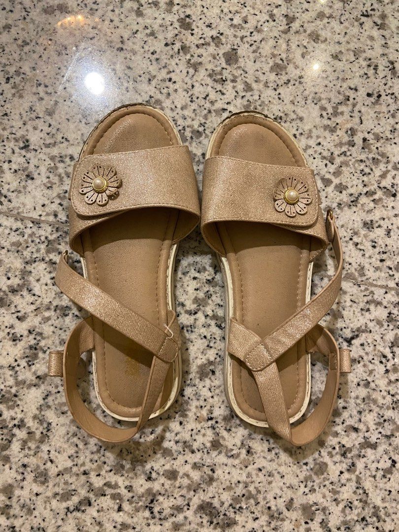 Golden Sandals (girl), Women's Fashion, Footwear, Sandals on Carousell